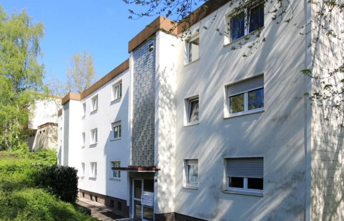 Saarbrücken Eschberg: geräumige 2 ZKB Wohnung mit Balkon - Dr. Breit OHG